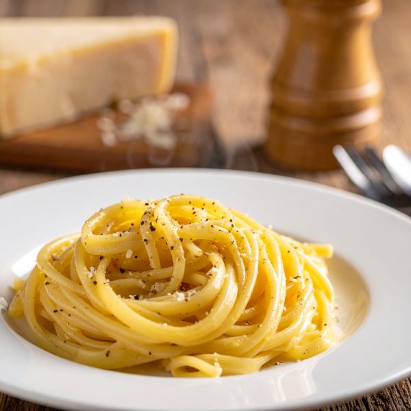 Creamy Cacio e Pepe: Rome’s Iconic Black Pepper Pasta